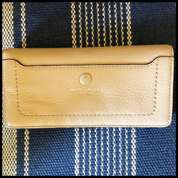 Marc Jacobs | Bags | Marc Jacobs Beige Leather Open Face Wallet | Poshmark